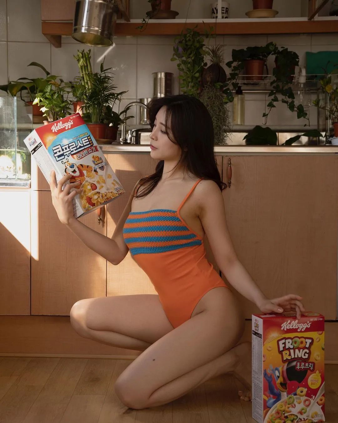 Sexy and charming yoga teacher GgotBBang - iNEWS