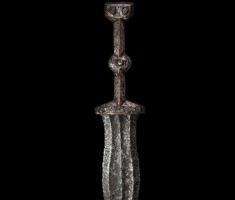 3,000-year-old bronze sword discovered in Germany, "still glowing" when ...