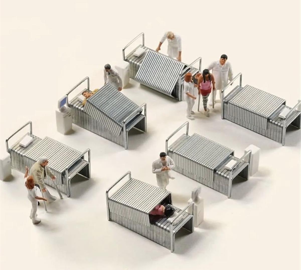 The combination of common objects in life and mini figures, the ...