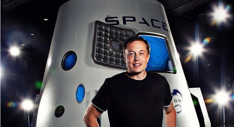 Musk looks up at the stars and the sea - iNEWS
