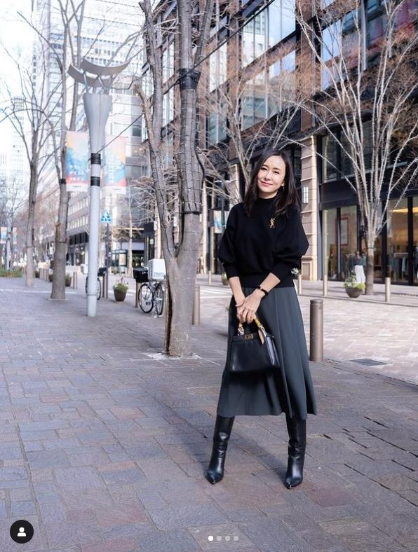 Amazed by this 40+ blogger, it turns out that elegant and intellectual ...