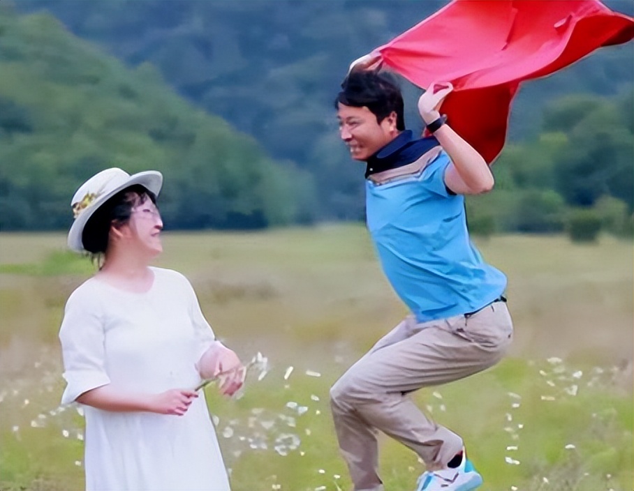 Yang Yance posted a selfie with his works, Yu Xiuhua expressed his ...