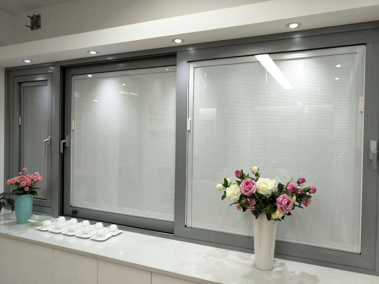 Hollow built-in shutters and doors and windows - iNEWS