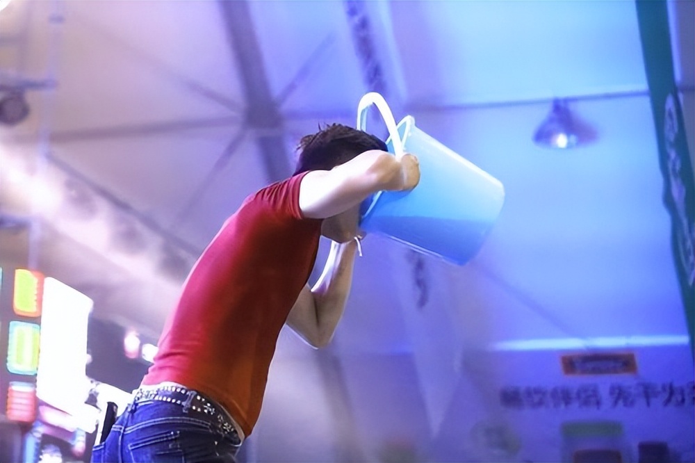 How powerful is "atmospheric pressure"? Throwing cold water at the hot ...