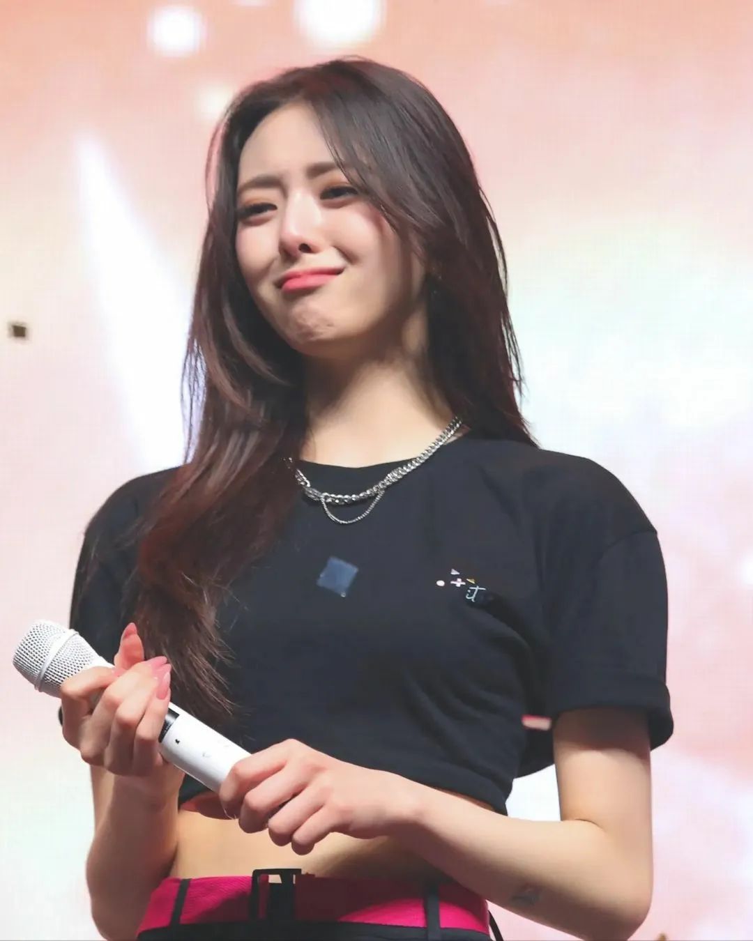 Cute and charming!Shin Yoona, the goddess of the red carpet with an ...