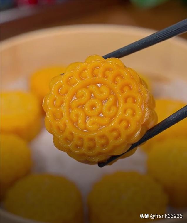 How to make Mid-Autumn Festival Pumpkin Mooncakes - iNEWS