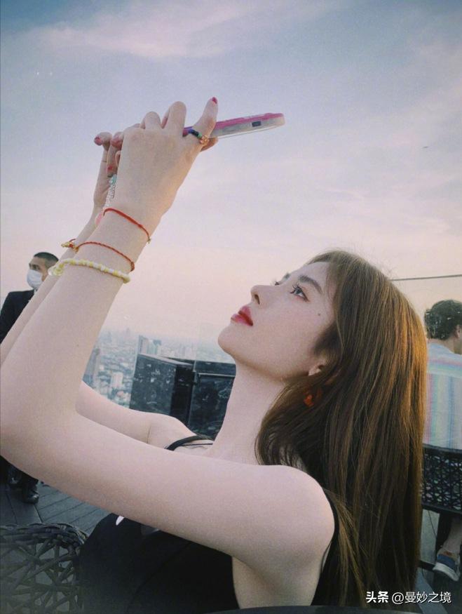 Ju Jingyi posted photos of night scenes in Thailand, and the scenery is ...