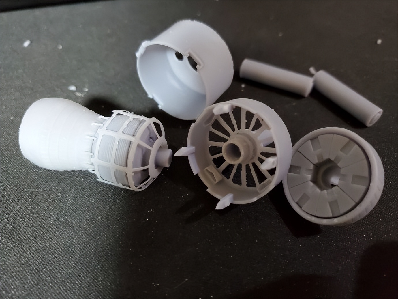 It has an unfolding linkage unfolding structure, and the 6cm-sized ...