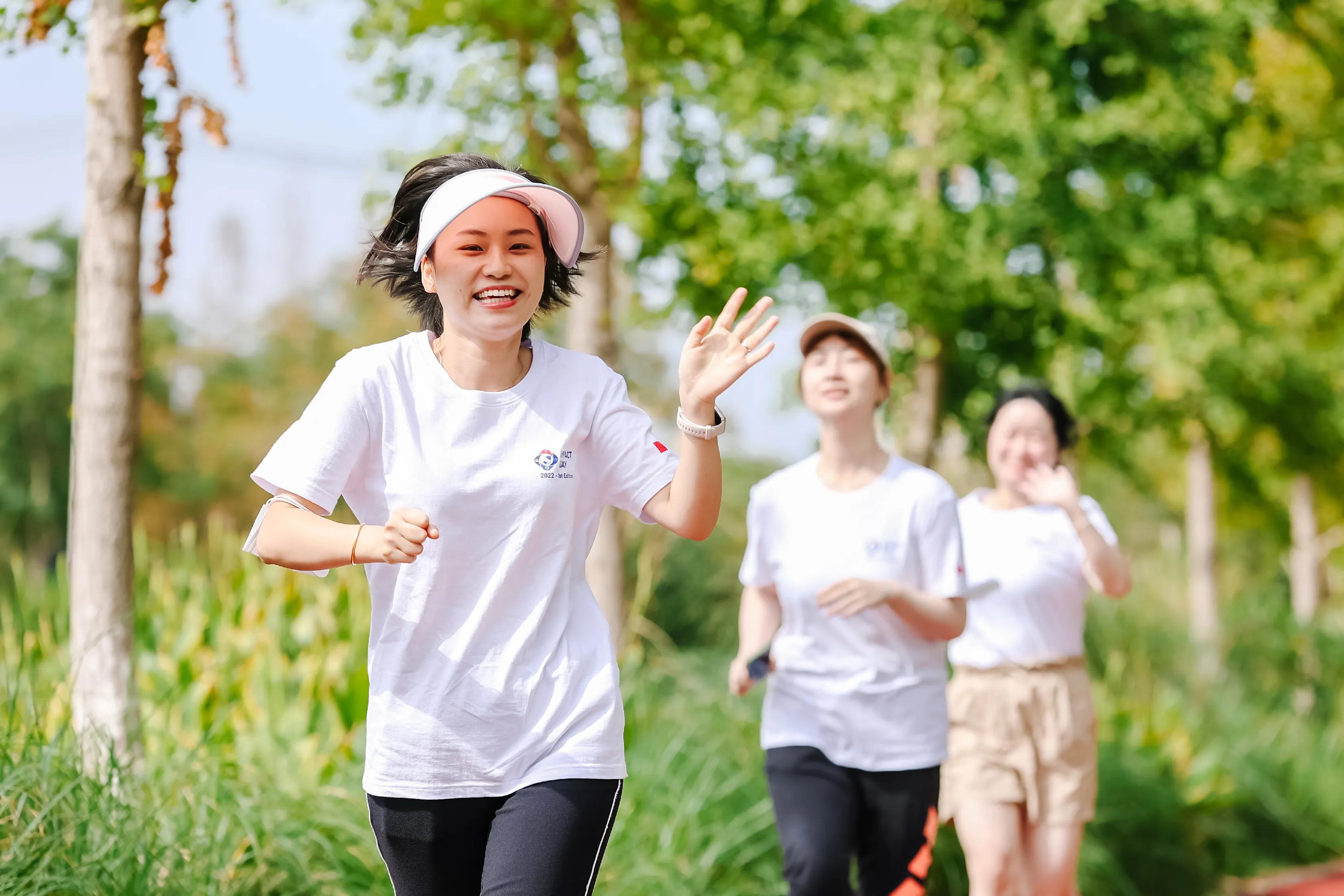 Health and teamwork, the Lohas Camp presents a walking activity in ...