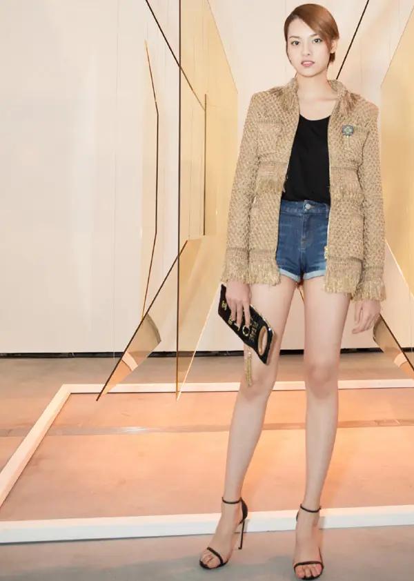 Mingyang Entertainment-Mainland Beauty Star Zhang Yishang - iNEWS