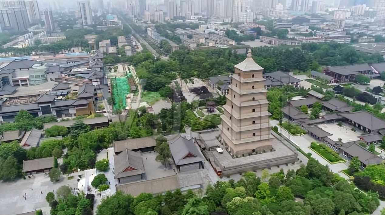 The landmark Dacien Temple in Xi'an is a pagoda built by the temple ...