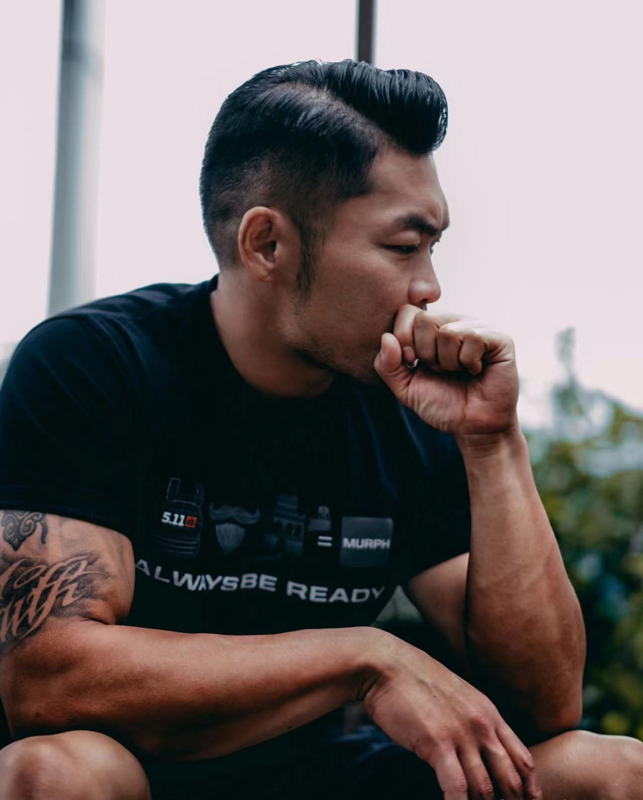 Li Jiuzhe [as usual]: We return to the simple appearance, and the ...