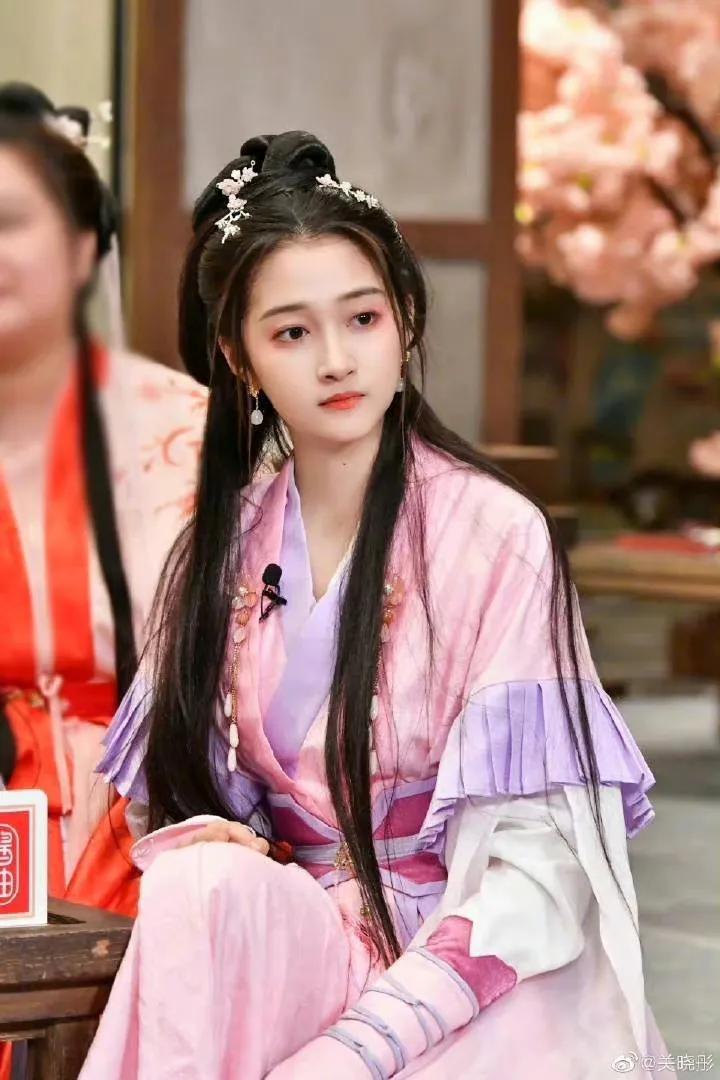 Guan Xiaotong also guest starred in the movie version of Dream of Red ...