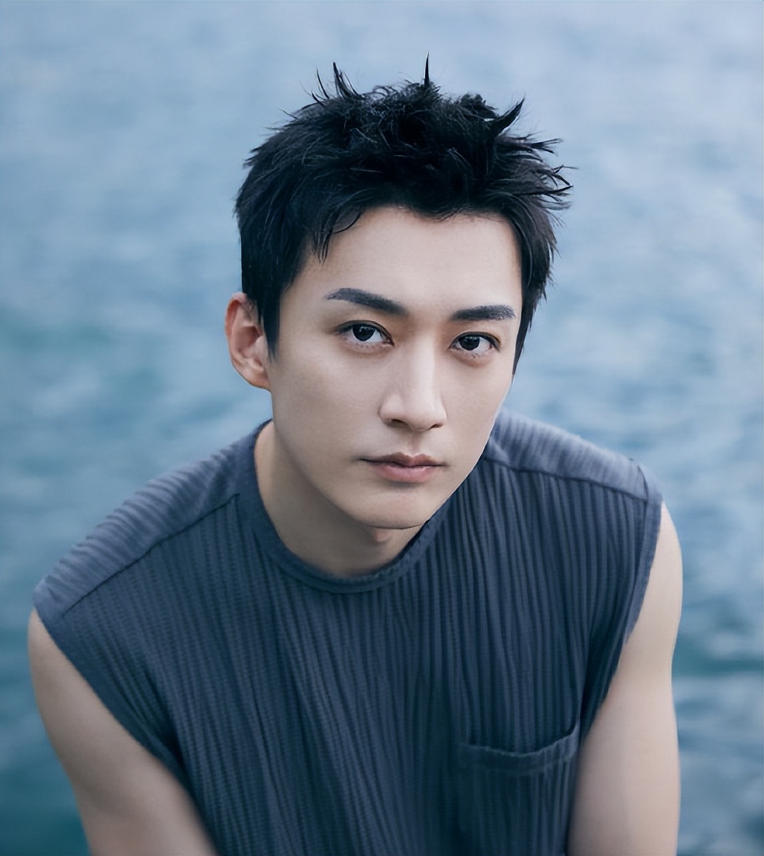 Yang Zi's house was fed cakes by Liu Xueyi!The two are intimate like a ...