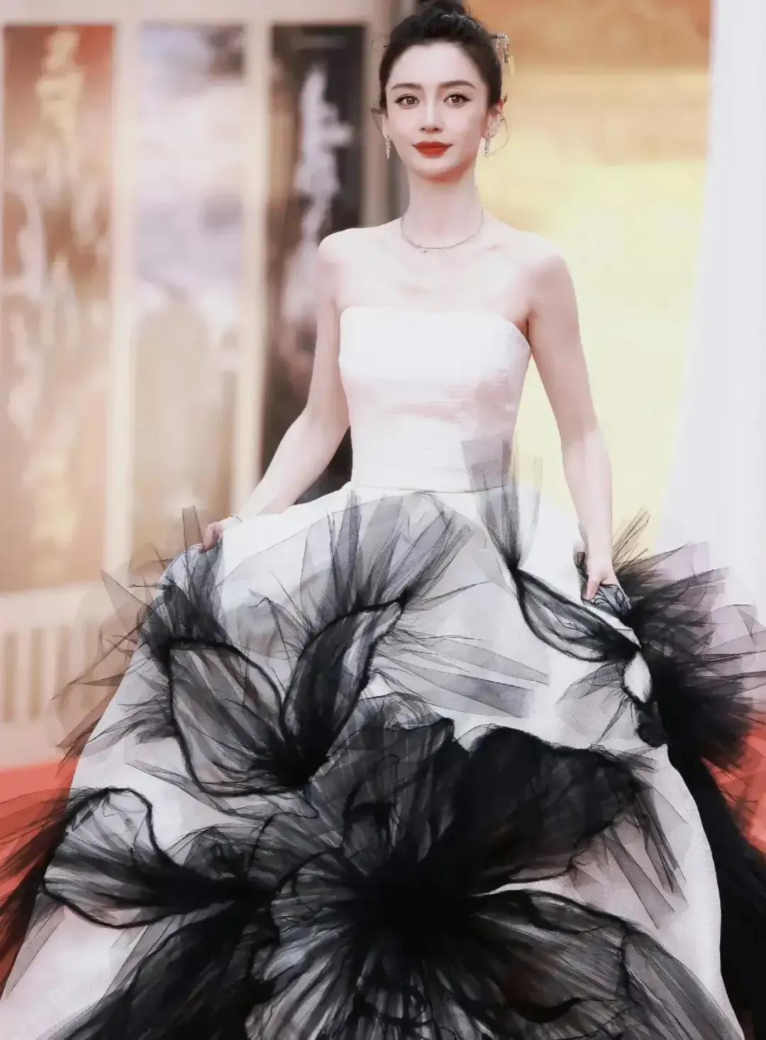 Yang Ying and Yang Yang are in the same frame at the Huabiao Awards red ...