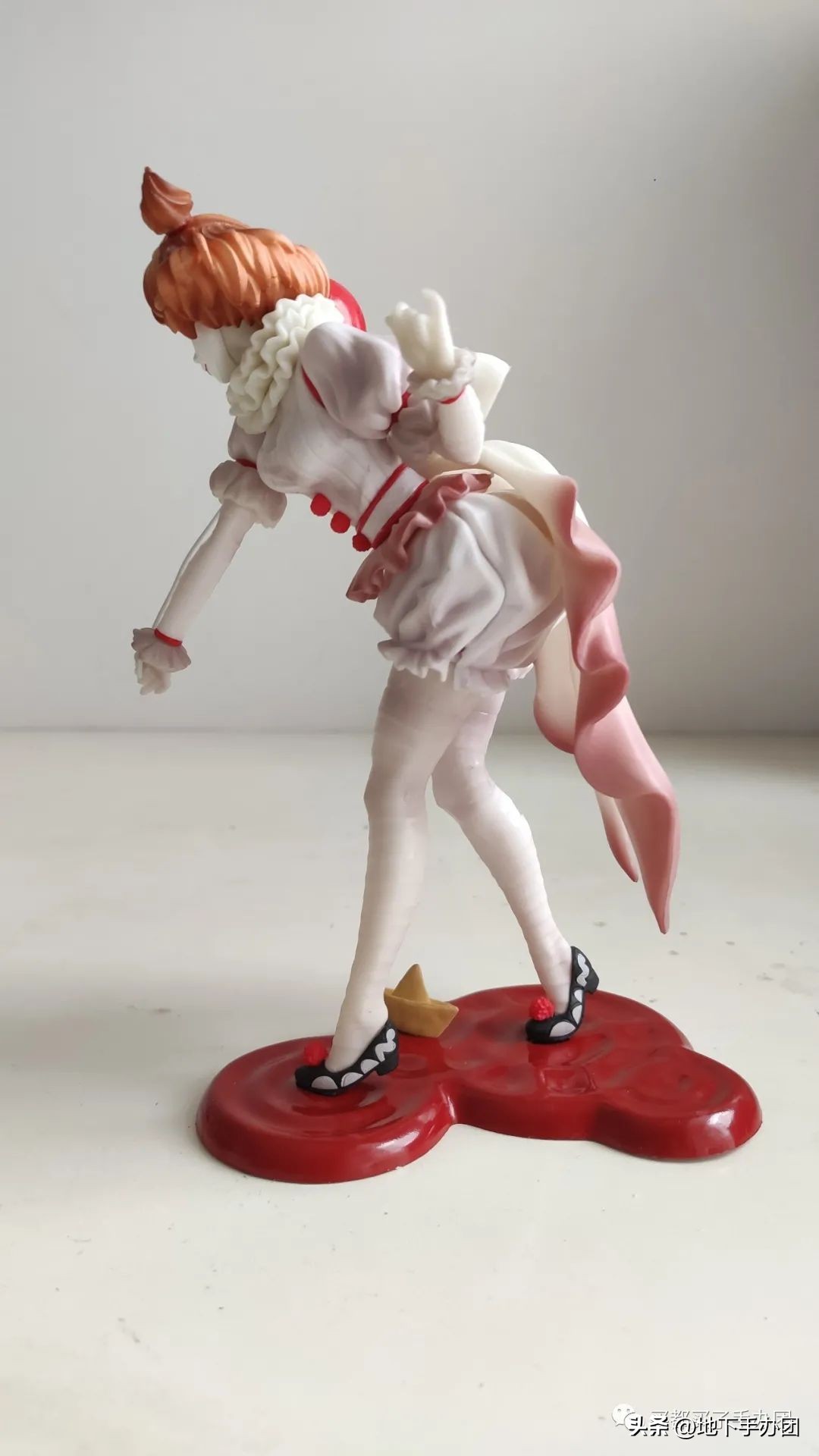 "The Clown Back" female version of the clown Pennywise - iNEWS