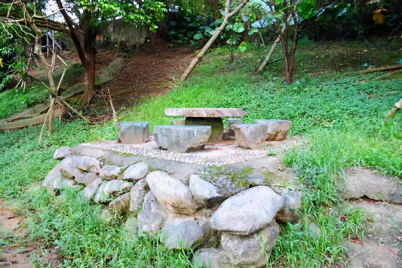 As the saying goes: "Put three stones in front of the door, you can eat ...