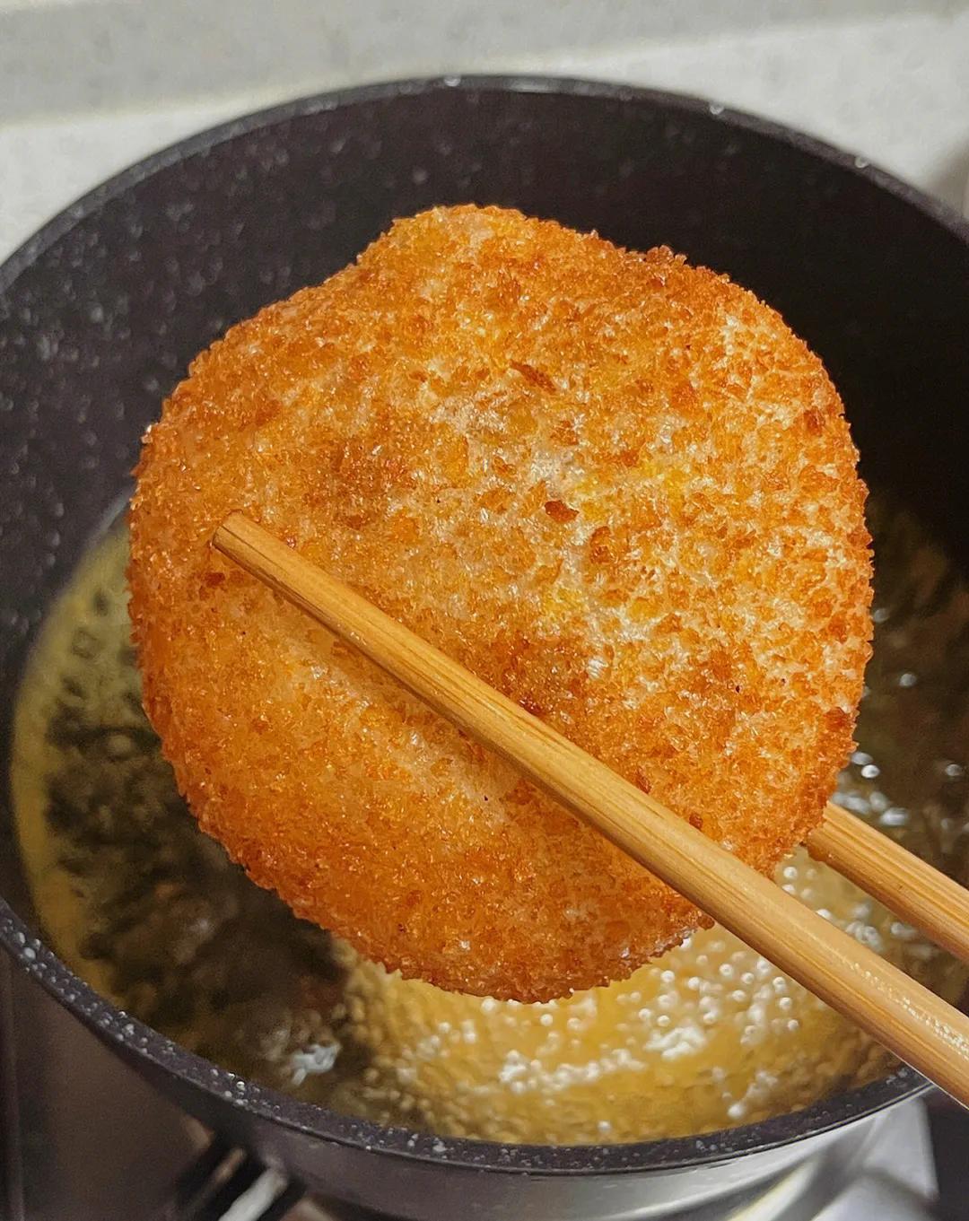 fried sugar cake - iNEWS