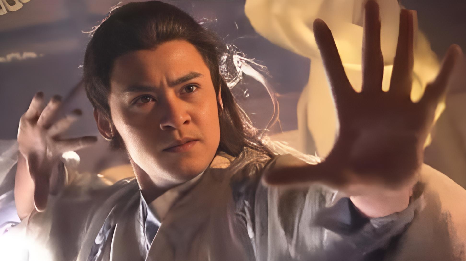 Still asking who is Dugu Qiubai?Look at his moves and read his name ...