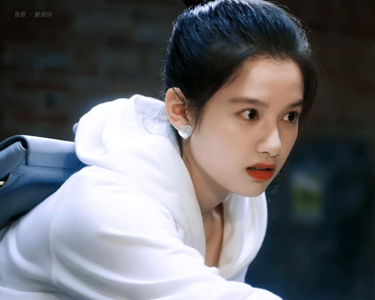 Star picture Zhang Jingyi - iNEWS