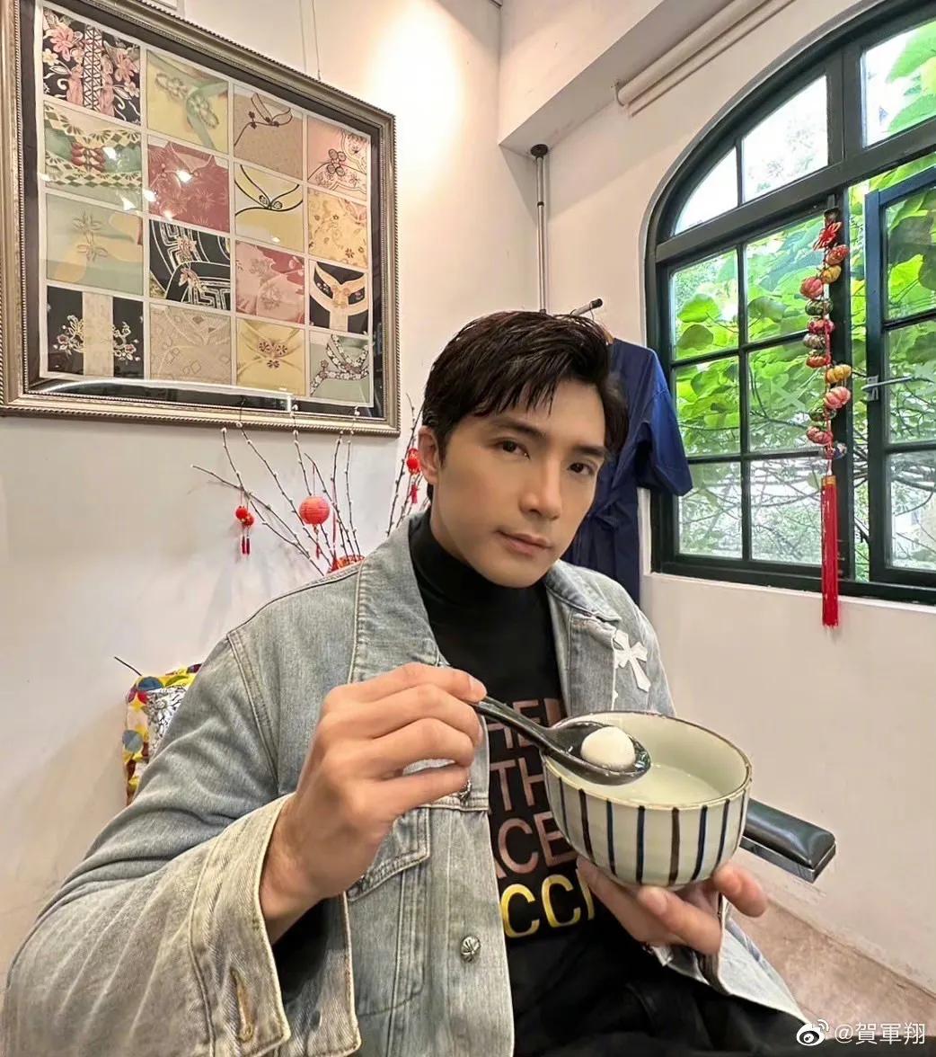 It was revealed that He Junxiang ate it secretly! Tongue kiss with hot girl in the hotel, kiss ...