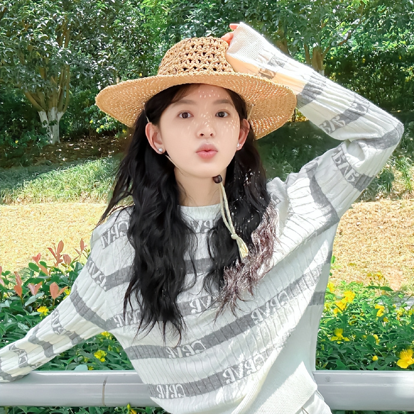 Why is Zhang Ruonan so popular, sweet girl YYDS - iNEWS