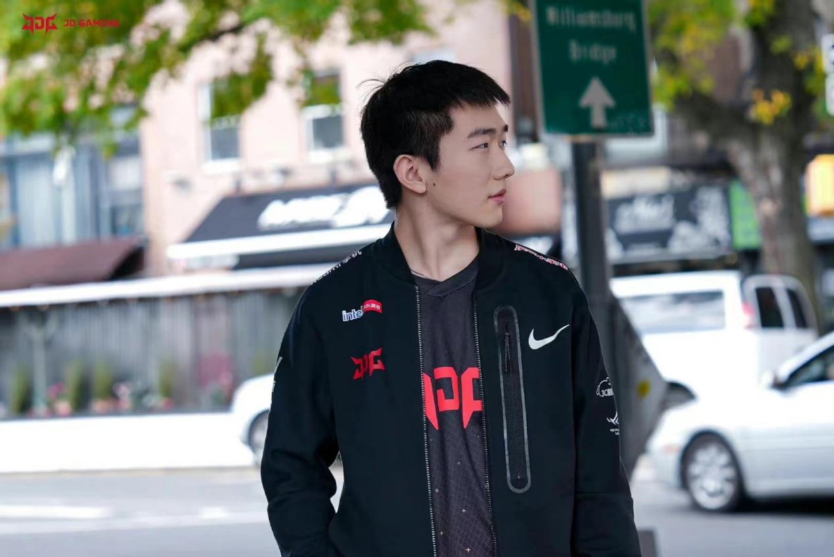 Faker hit the quadruple crown, oner pointed to the top of the US server ...