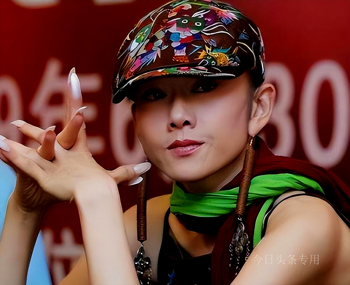 Yang Liping's new dance "Naked", touching the lower body and expressing intoxication without ...