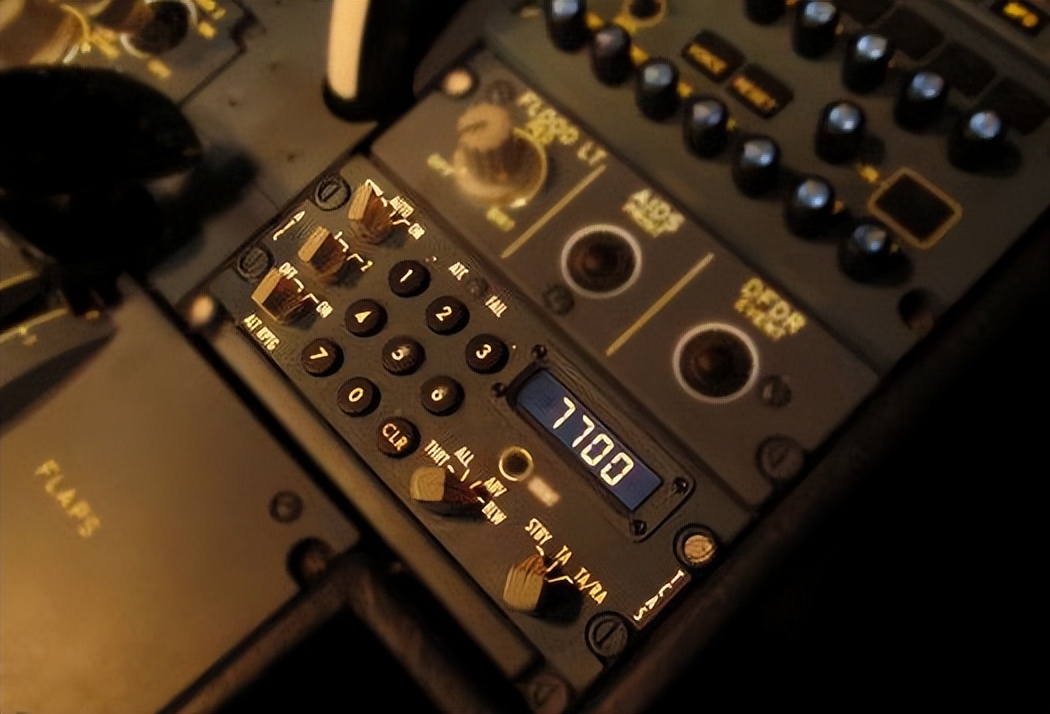 3 frames! The German Air Force intercepted a Russian military plane in ...