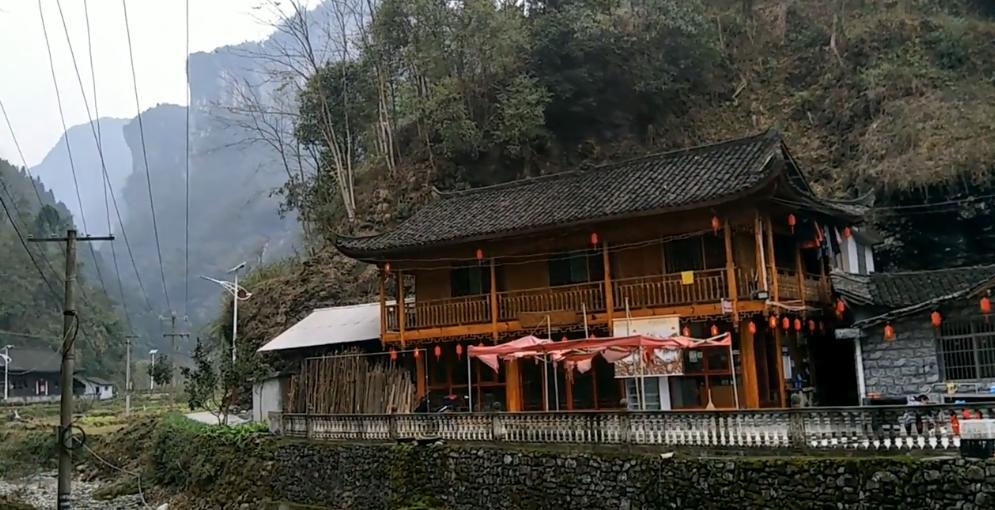 Hunan Baojing Canyon Scenic Area, the cliffs are thousands of meters ...