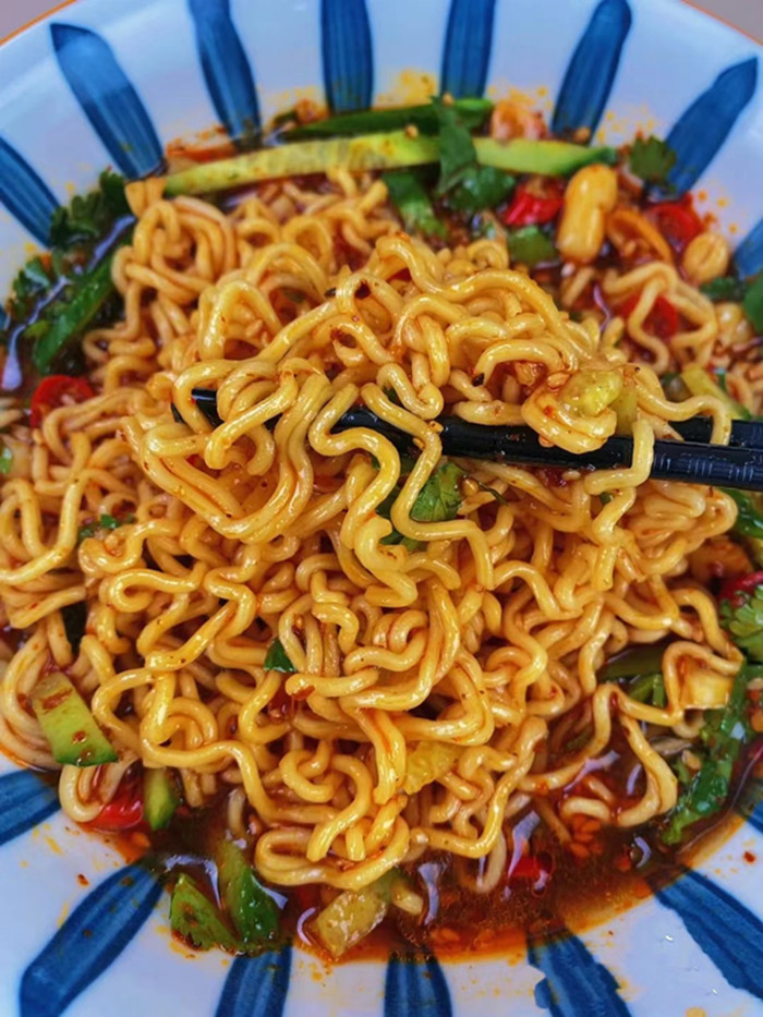 Various ways to eat instant noodles - iNEWS