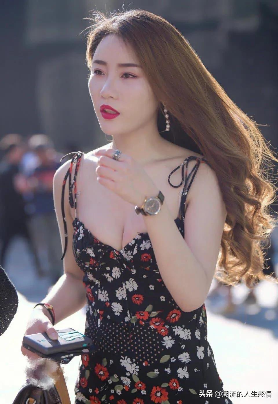 Appreciation of fashion pictures: beautiful and generous floral dresses ...