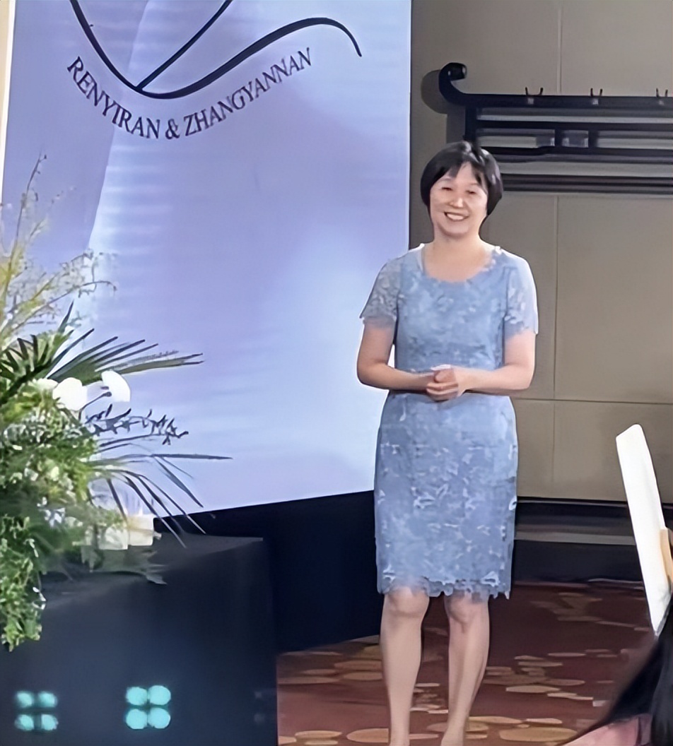 If You Are the One Huang Han serves as a witness to the marriage and ...