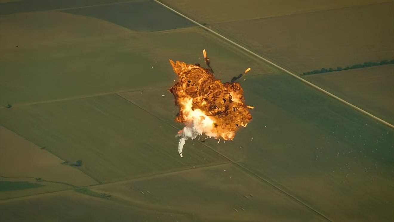 China's "unreasonable chariot": 216 rockets fired at once, covered by ...