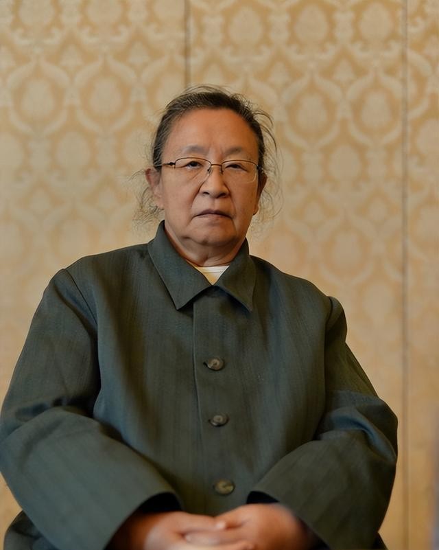 This photo of Li Min and Li Ne foreshadows their different lives later ...