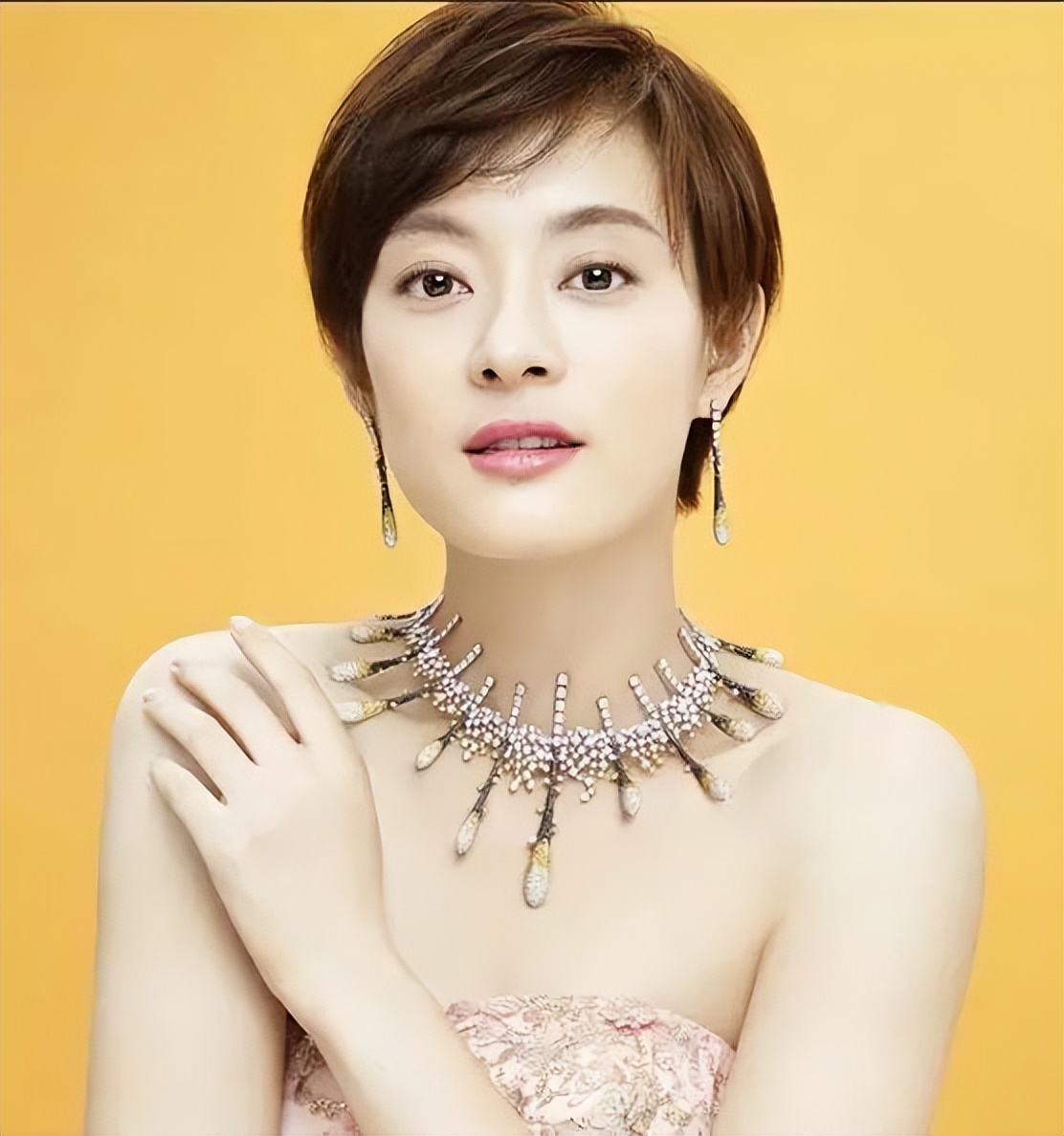Su Wang: The faces of Sun Li and Zhao Liying were not popular when they were young, but their ...