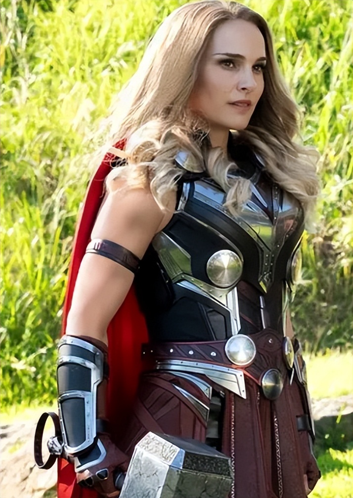 Natalie: Young and beautiful, she never relies on her face for food, she conquers all audiences ...