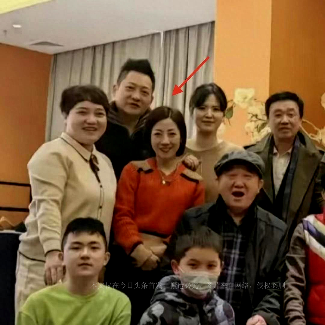 Sa Beining's family photo reveals the twins' frontal faces, which look ...