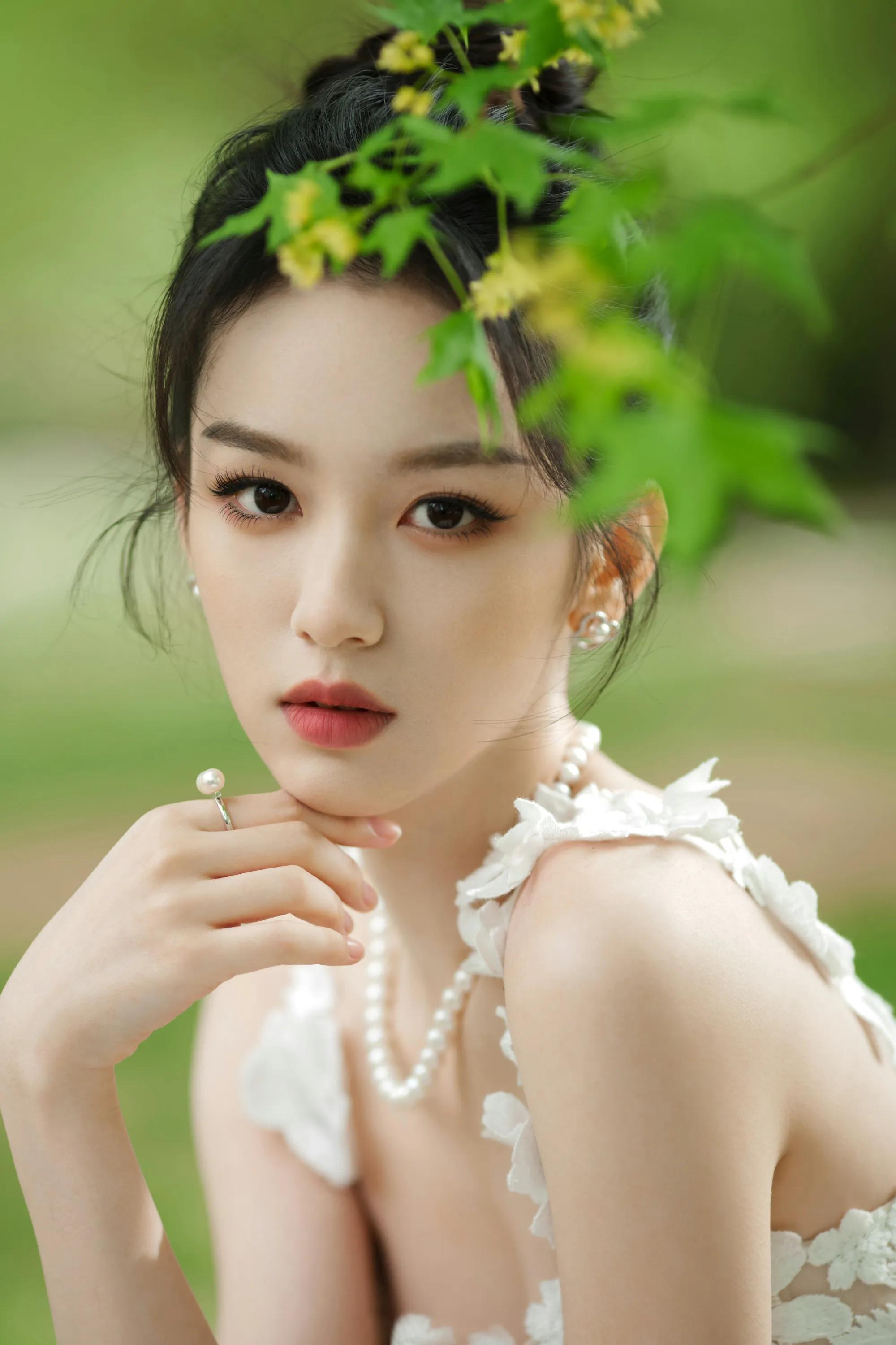 Zhou Ye is like a jasmine flower#?#Zhou Ye has a cold face and a little white flower# - iMedia