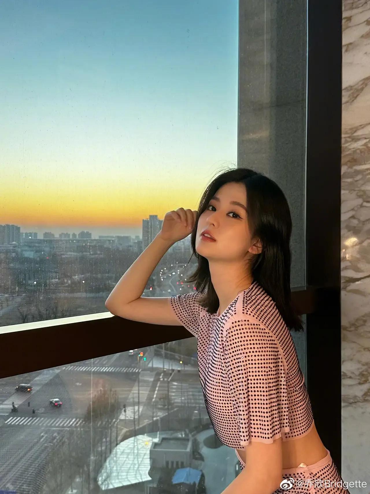 Qiao Xin's beautiful picture - iNEWS