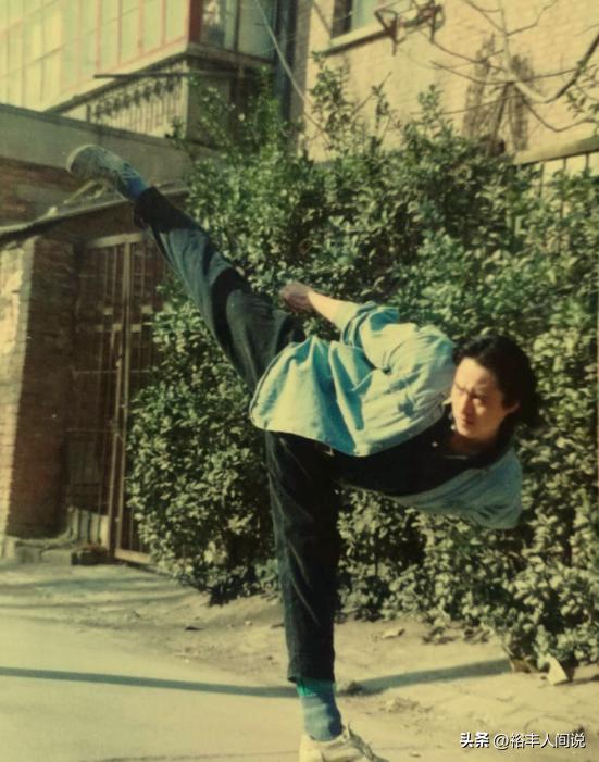 53-year-old Xiu Qing showed basic skills and pressed his legs ...