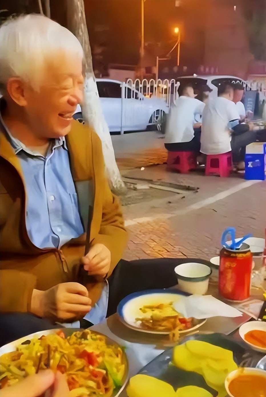 The 80-year-old national first-class actor Gao Ming is praised and down ...