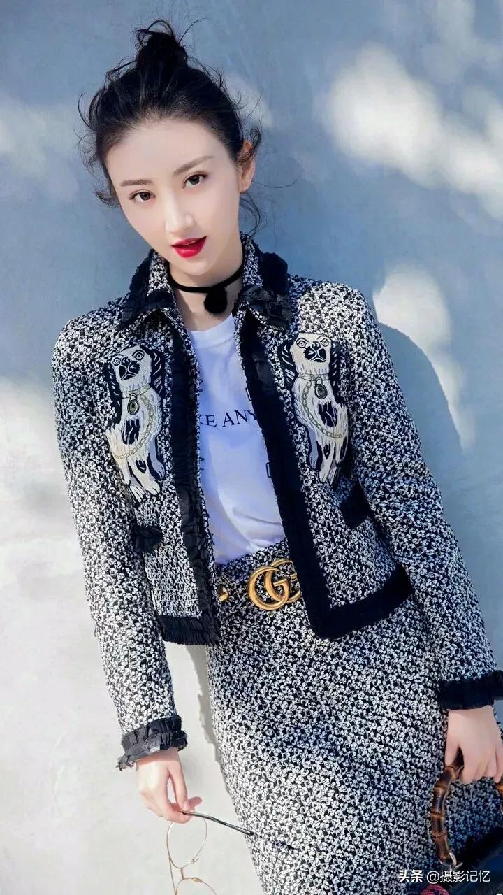 Jing Tian: Moon and Flower - iNEWS