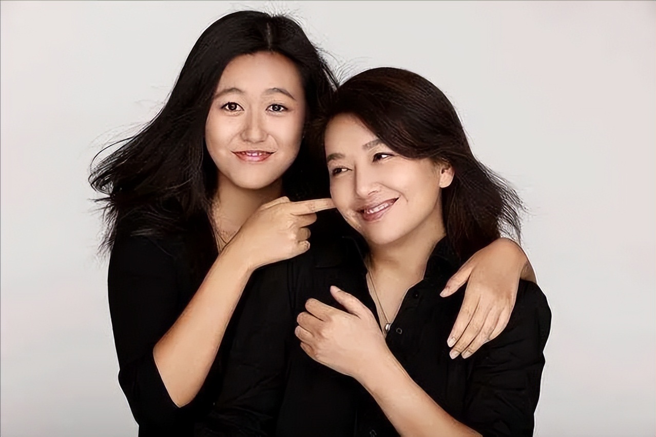 Jiang Shan: "Have fun" with Wang Zhiwen, show Yang Zhigang's buttocks ...