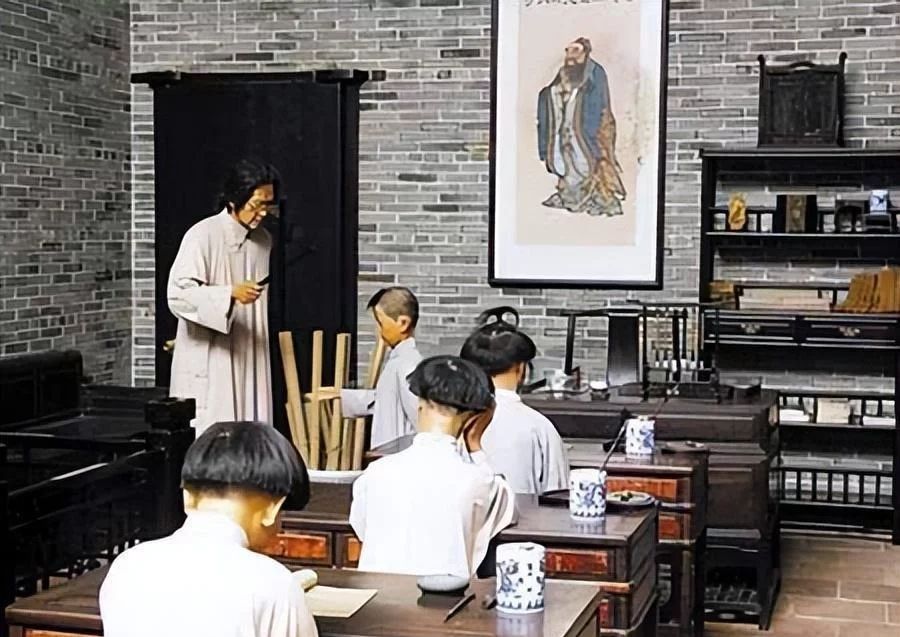 The red spy became a high-ranking enemy official. I don't know if I ...