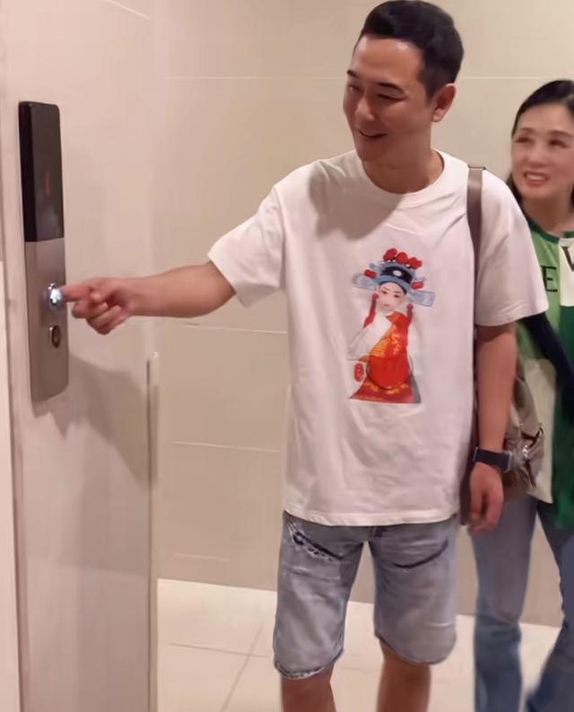 Wu Qiong posted about her family's daily life, eating vegetables with her hands, her mother-in ...