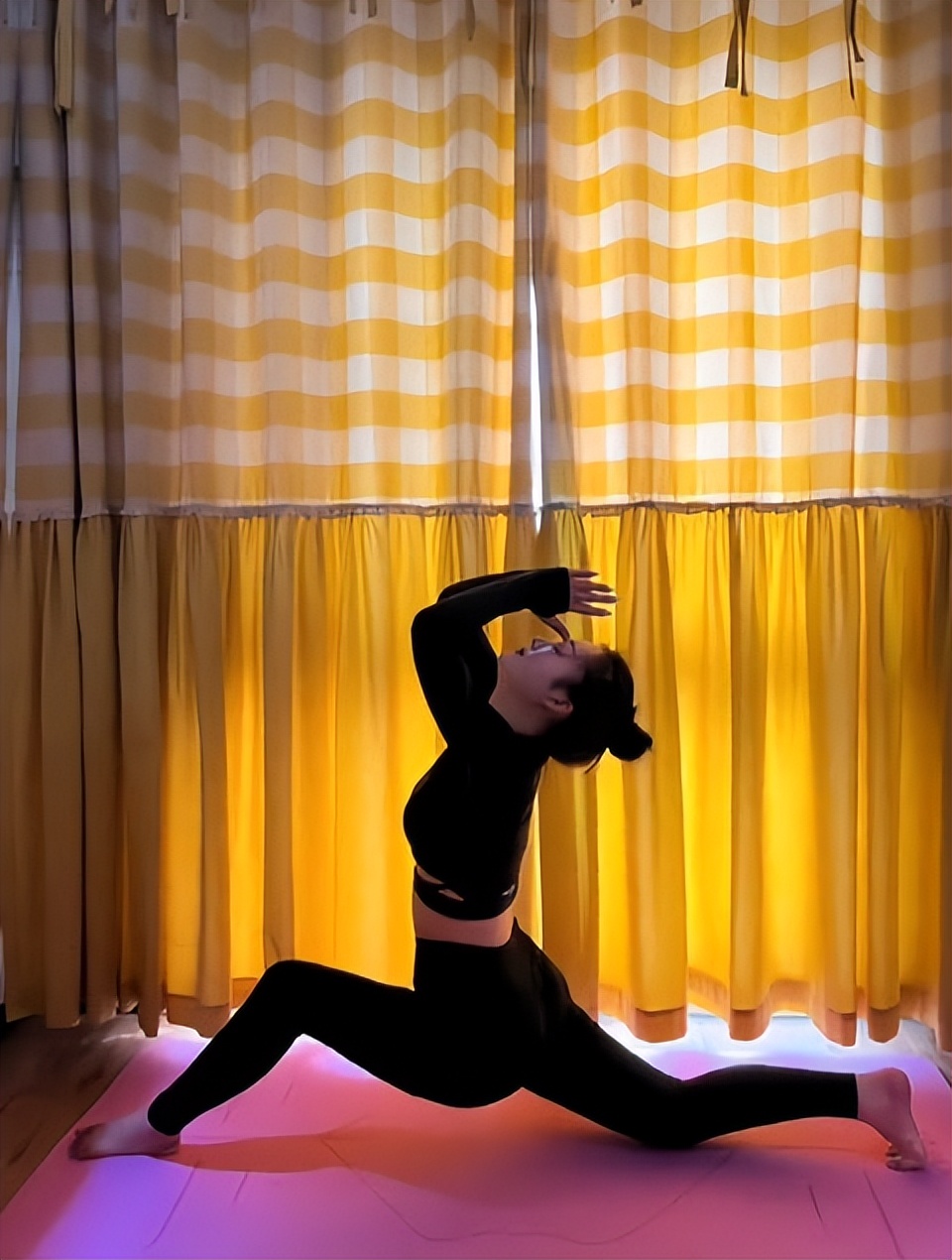 Chen Yanan showed off his body in yoga photos and was exposed to ...