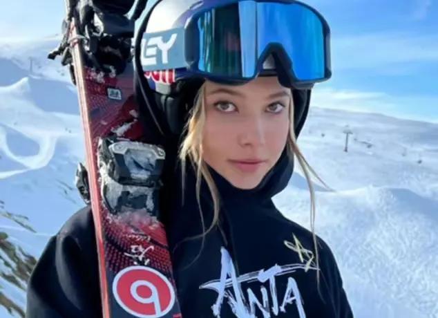 In love? Qin Fen's sun-kissed lens suspected to reflect the figure of ...