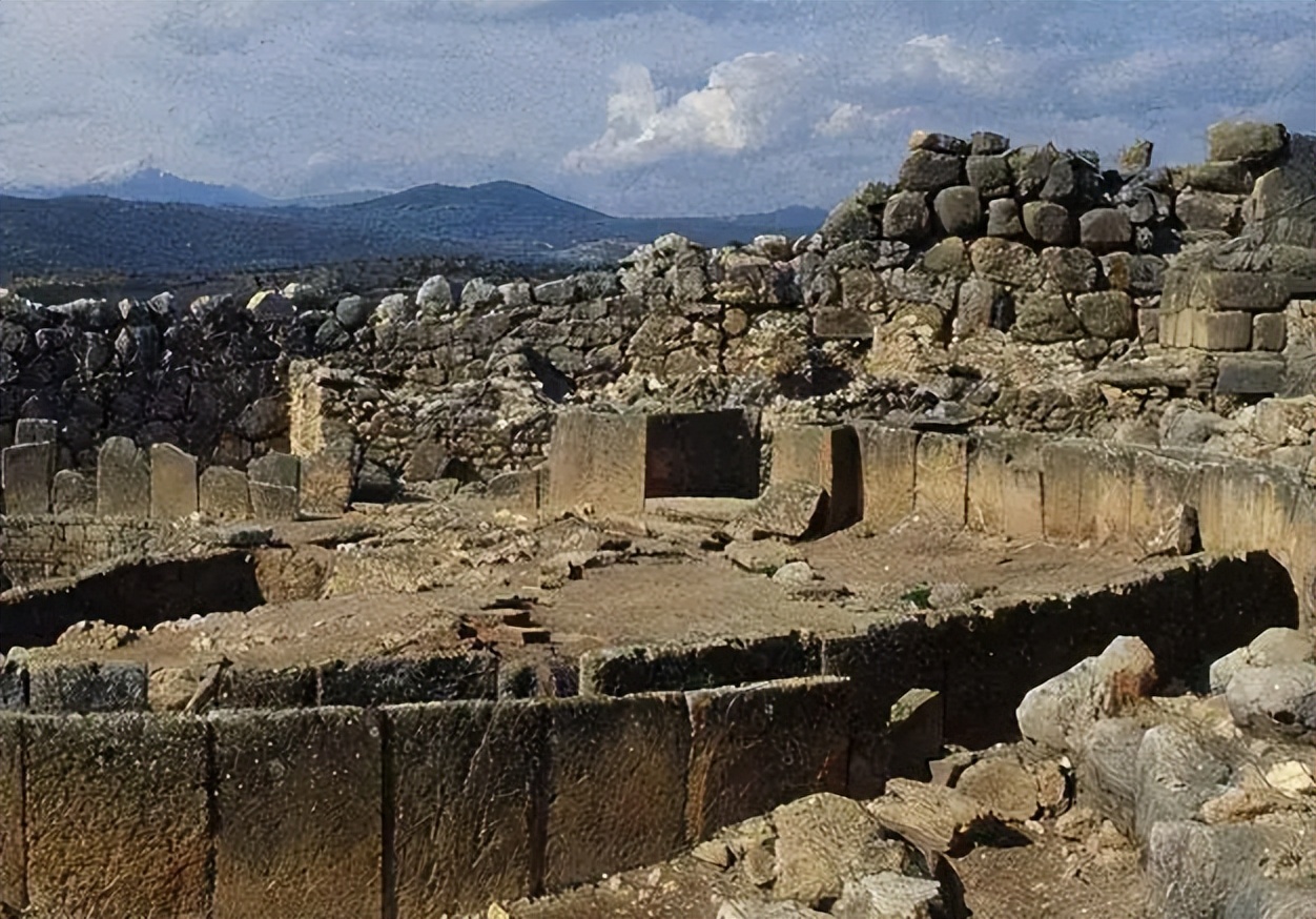In what way did the Dorians destroy the Mycenaean civilization? - iMedia
