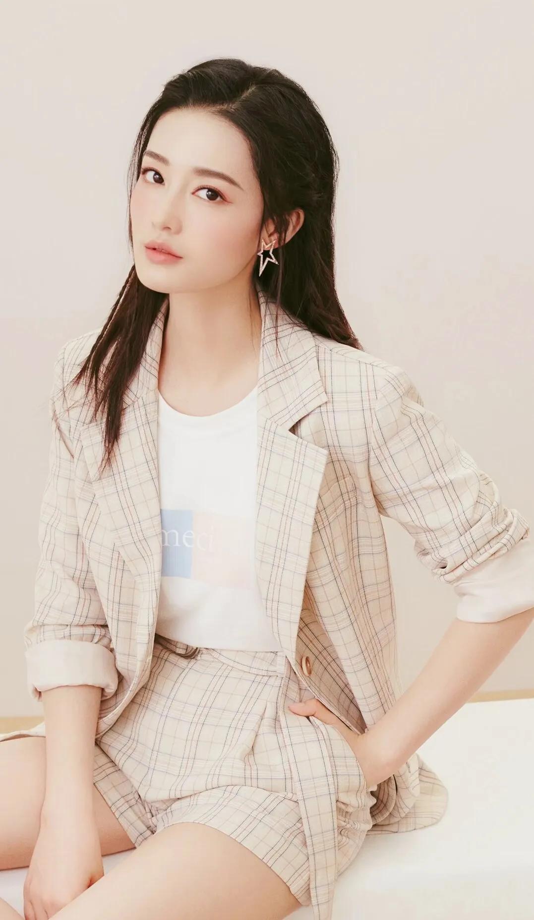 Yanzi Yan Li Qin - iNEWS